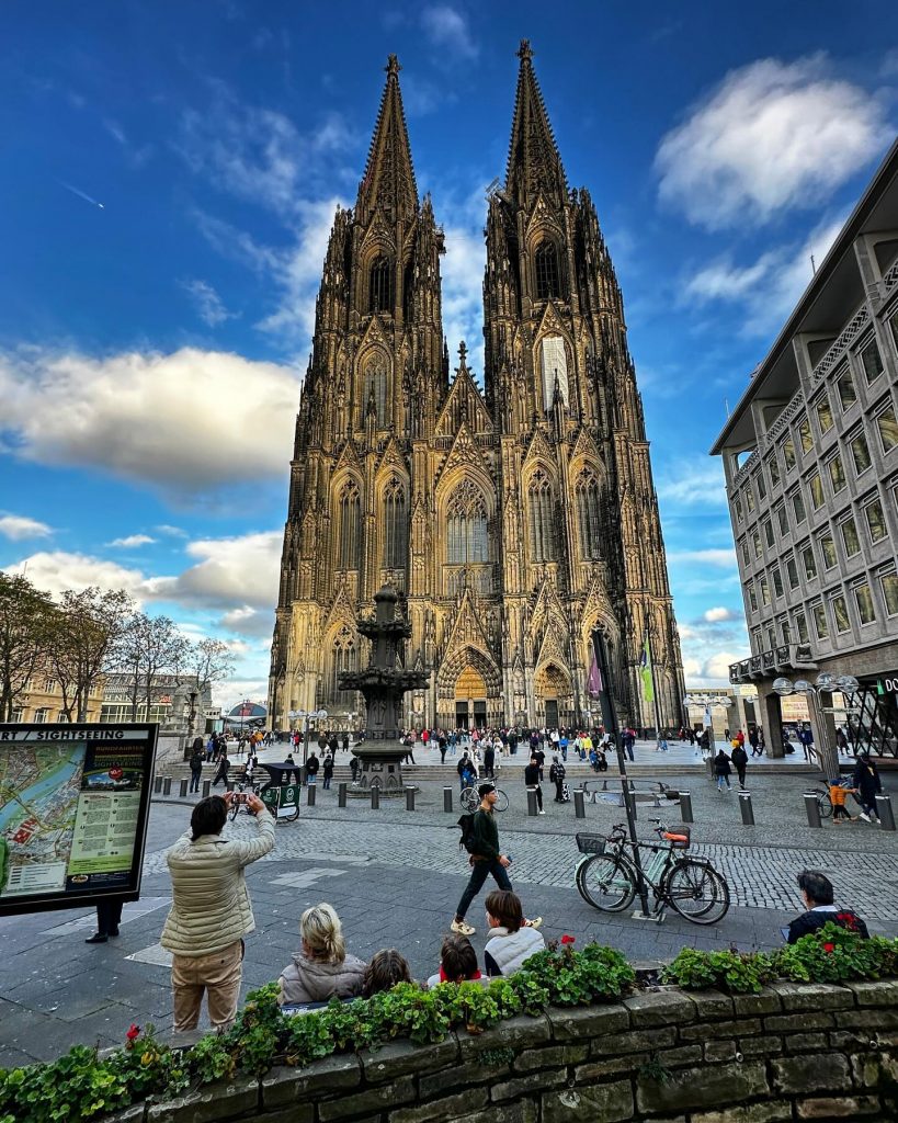 Der Kölner Dom - Ein Meisterwerk der Gotik und spirituelles Zentrum am ...