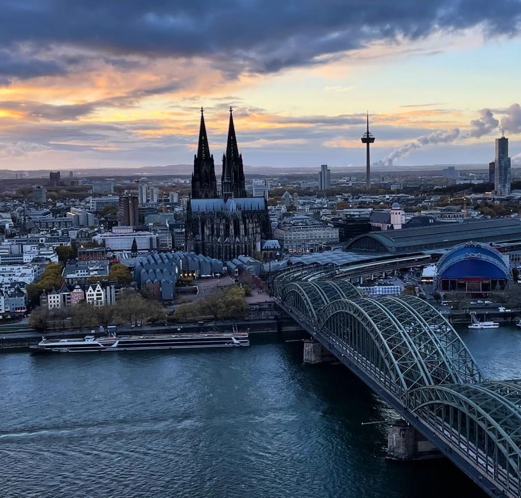 Der Kölner Dom - Ein Meisterwerk der Gotik und spirituelles Zentrum am ...